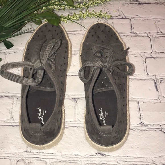 Universal Thread | Shoes | Universal Threads Grey Shoes Flats Nwt Sz 8 ...